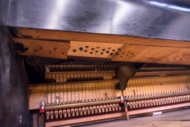 Photos: Cracked Pinblock | Grand Piano Pinblock Restoration